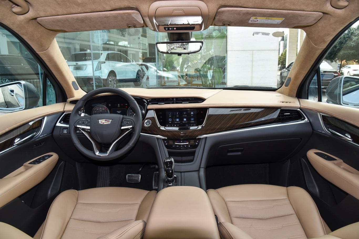 【凯迪拉克XT6轻混 2.0T 四驱铂金型黑钻版 6座内饰全景正拍图片-汽车图片大全】-易车