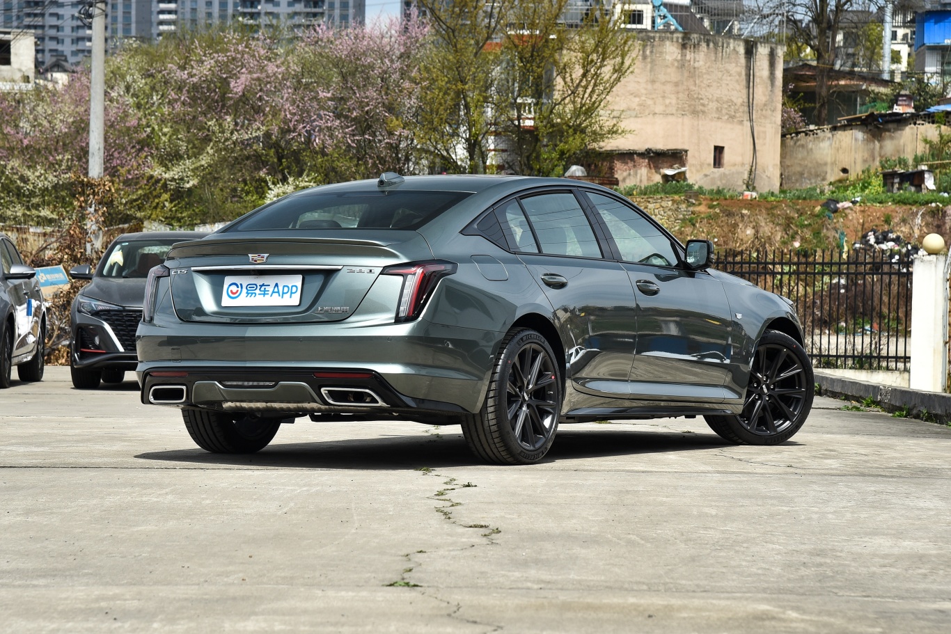 【凯迪拉克CT528T 铂金型侧后45度车头向右水平图片-汽车图片大全】-易车