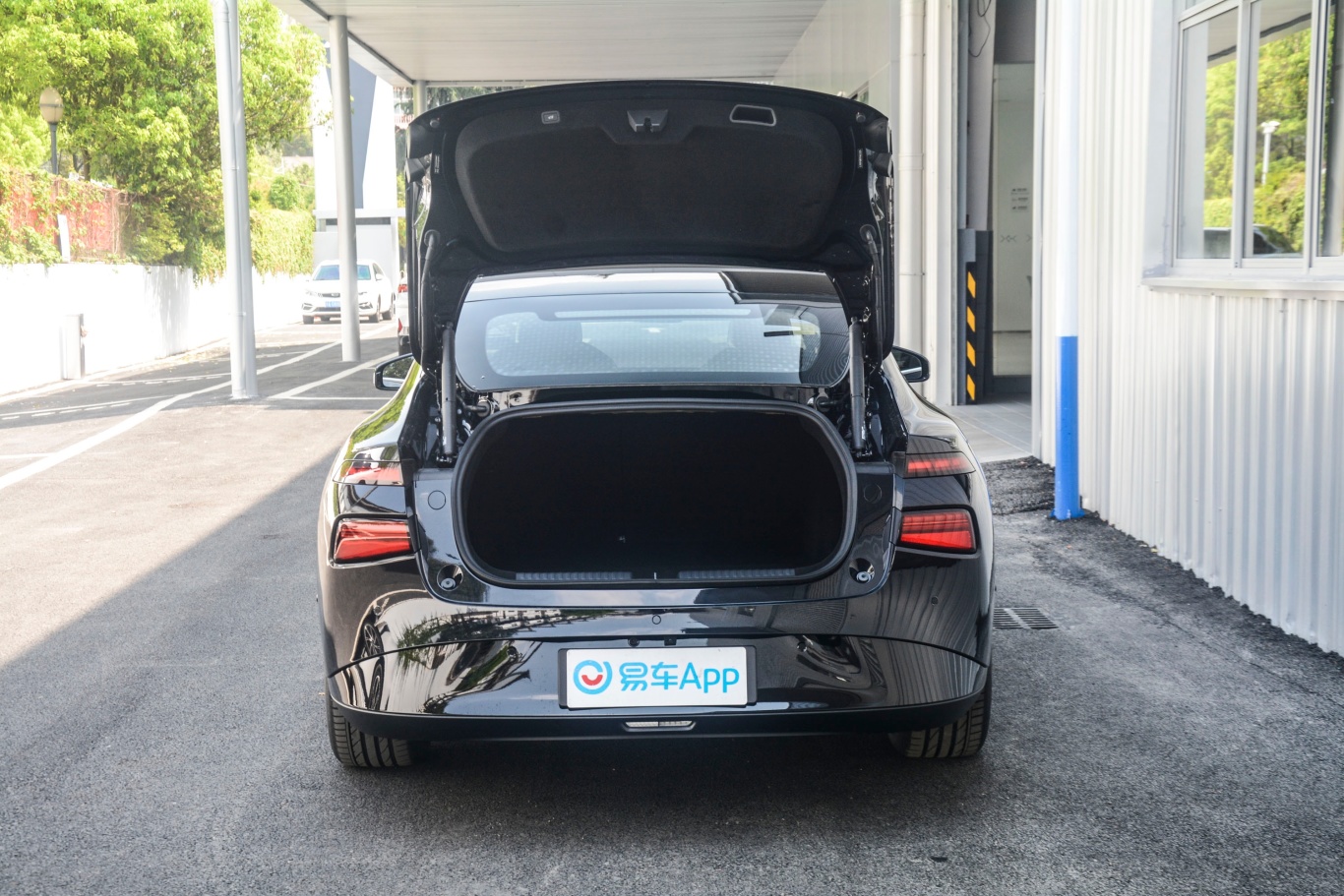 【小鹏P7P7i 702 后驱Pro后备厢图片-汽车图片大全】-易车