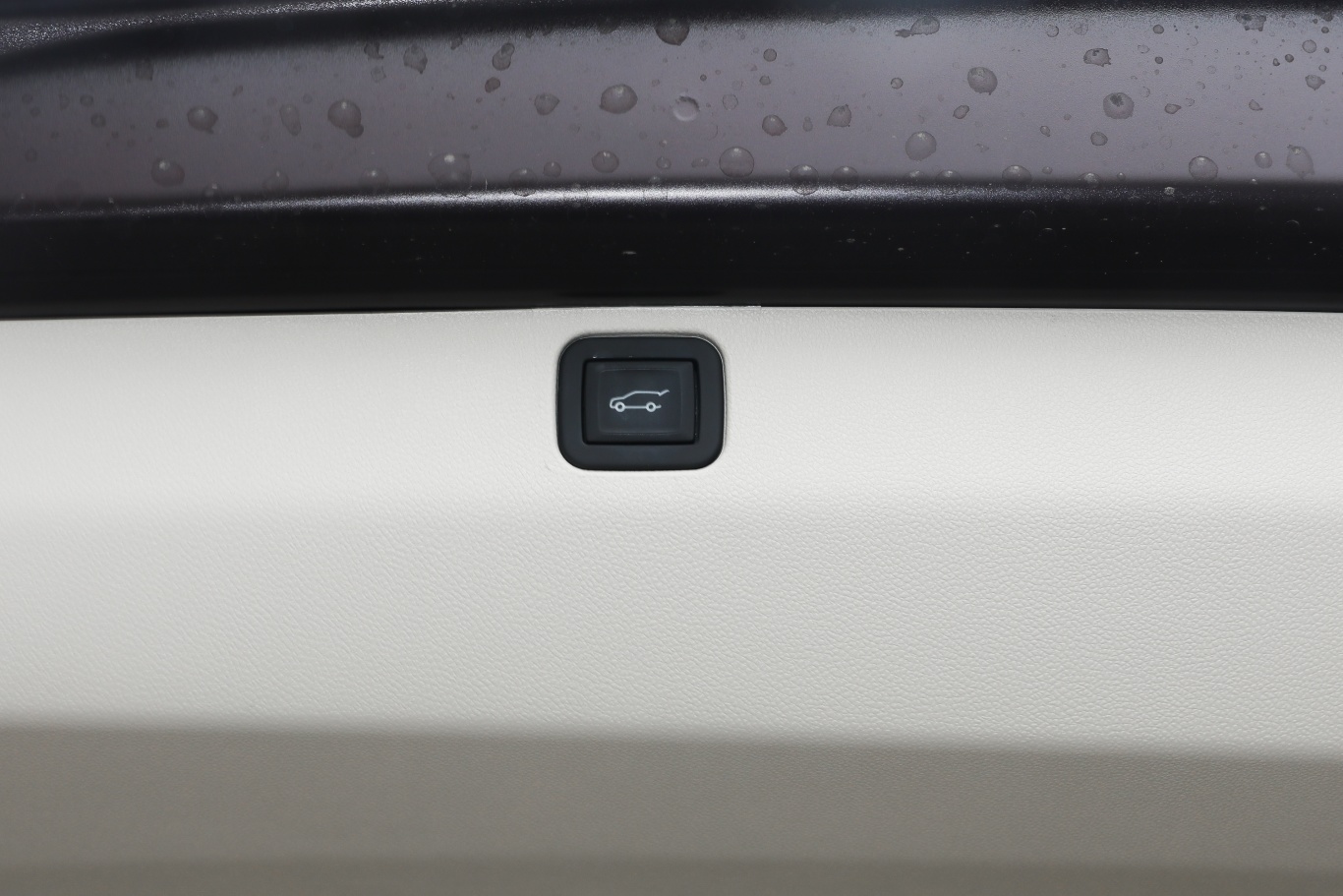 【昂科旗652T 四驱Avenir艾维亚 6座电动尾门按键（手动扶手）图片-汽车图片大全】-易车