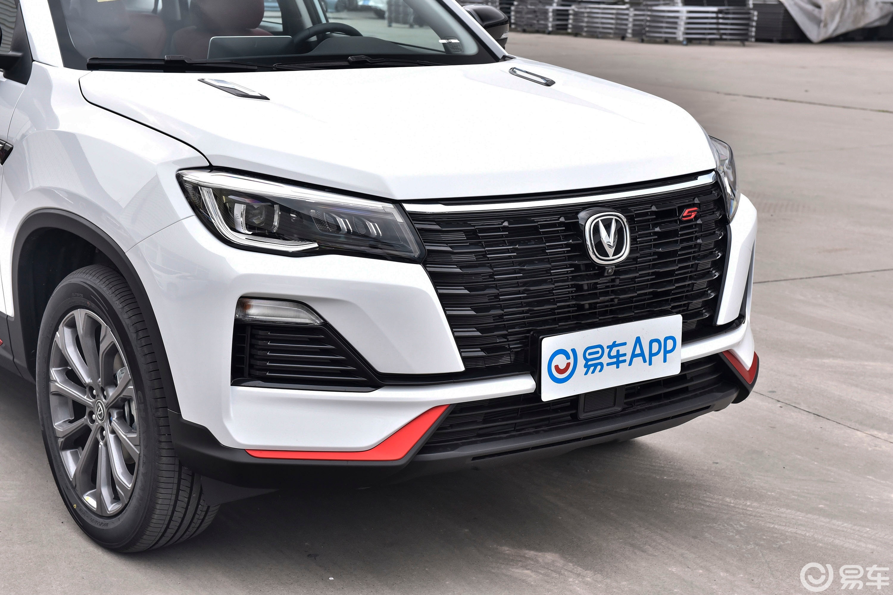 【长安CS75畅享版 1.5T 自动尊贵版前格栅侧俯拍图片-汽车图片大全】-易车