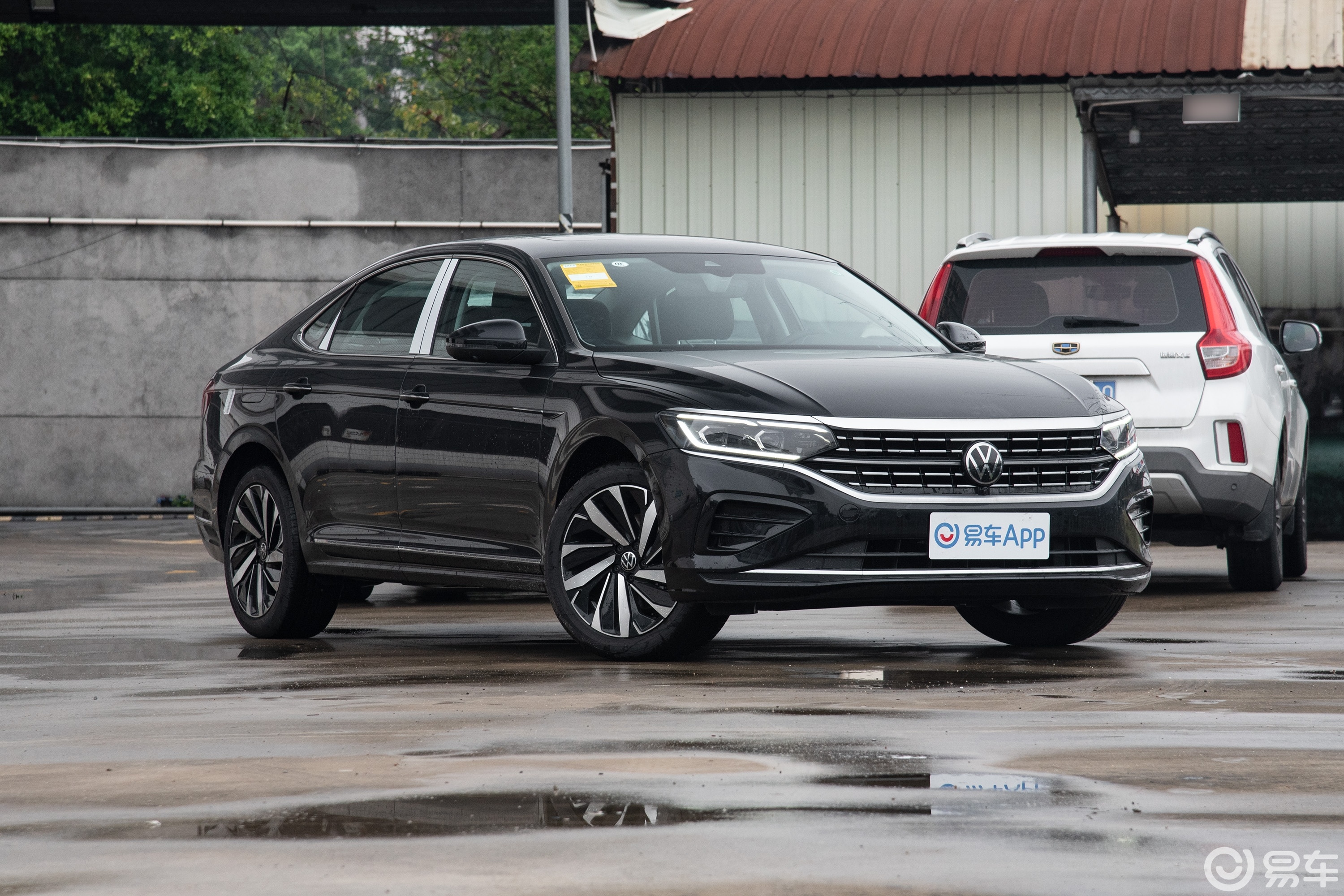 【帕萨特改款 330TSI 尊贵版侧前45度车头向右水平图片-汽车图片大全】-易车