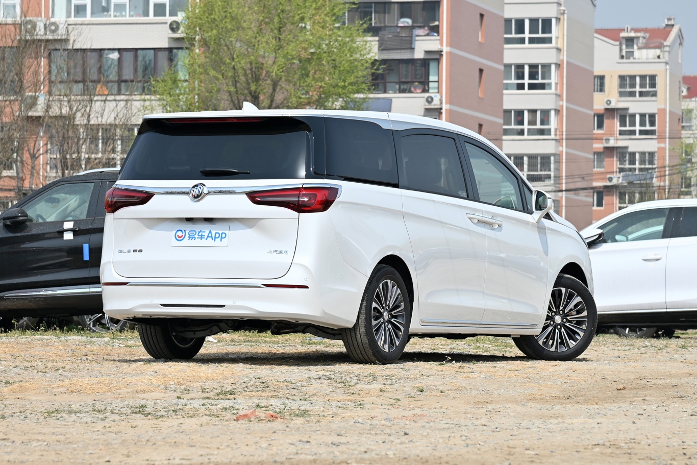 【别克GL8ES陆尊 2.0T 旗舰型 7座侧后45度车头向右水平图片-汽车图片大全】-易车