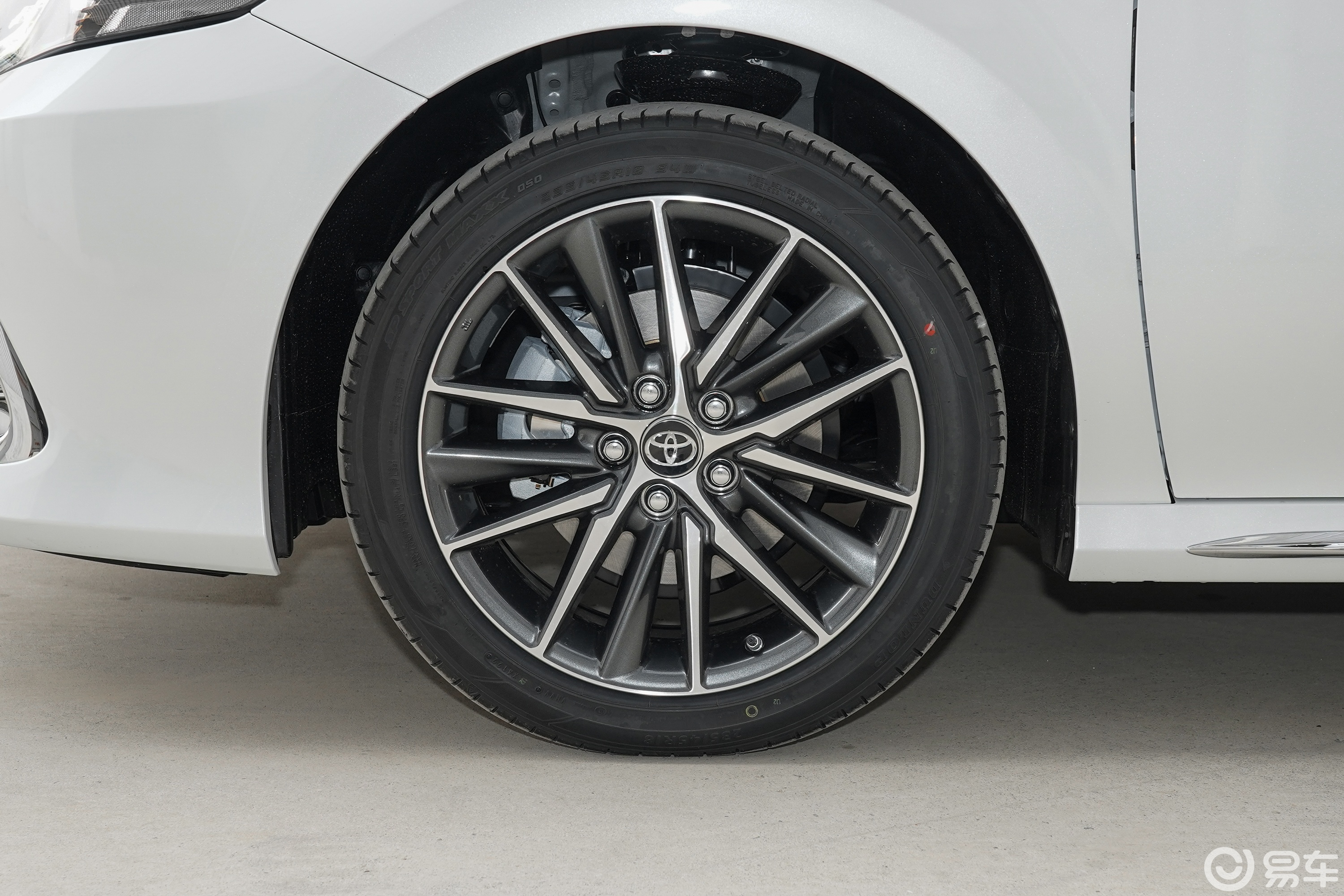 【凯美瑞双擎 2.5HG 豪华版前轮毂造型图片-汽车图片大全】-易车