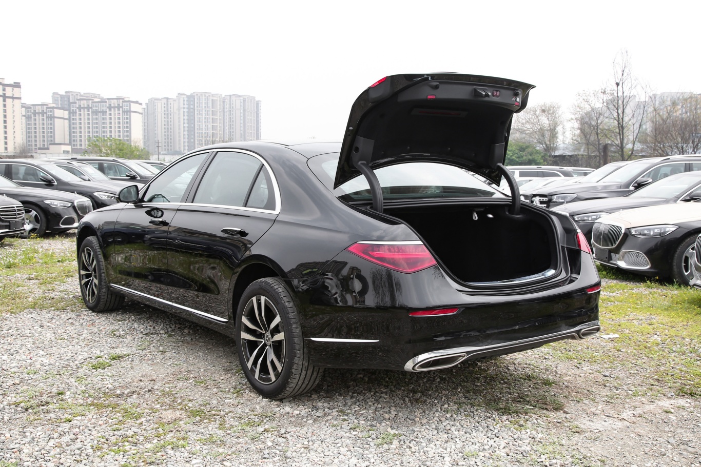 【奔驰S级改款 S 400 L 豪华型后备厢开启45度侧拍图片-汽车图片大全】-易车