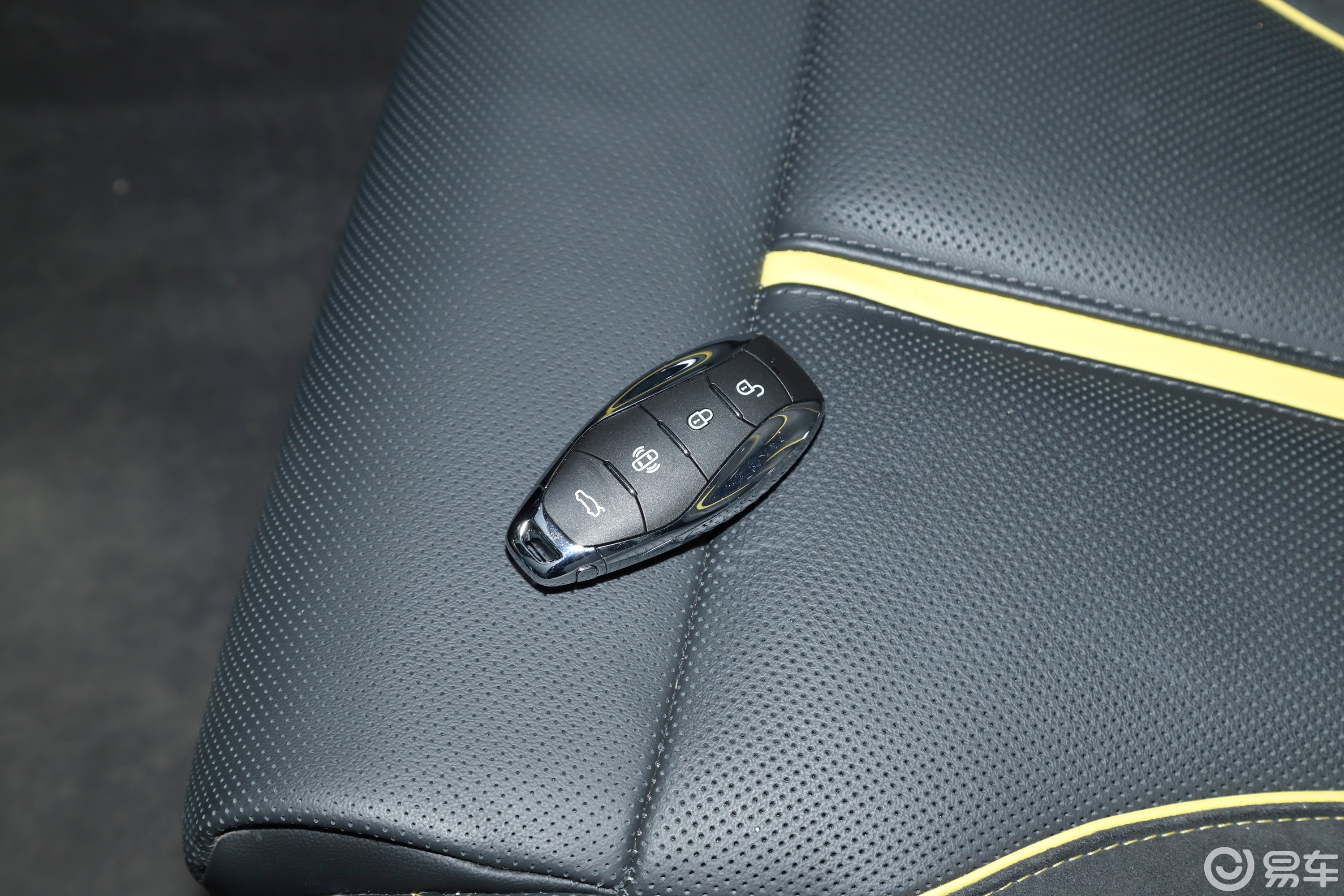 【红旗H62.0T 致臻版钥匙正面图片-汽车图片大全】-易车