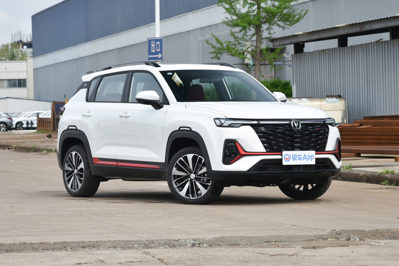 【长安CS35PLUS畅享版 蓝鲸NE 1.4T 尊贵型侧前45度车头向右水平图片-汽车图片大全】-易车