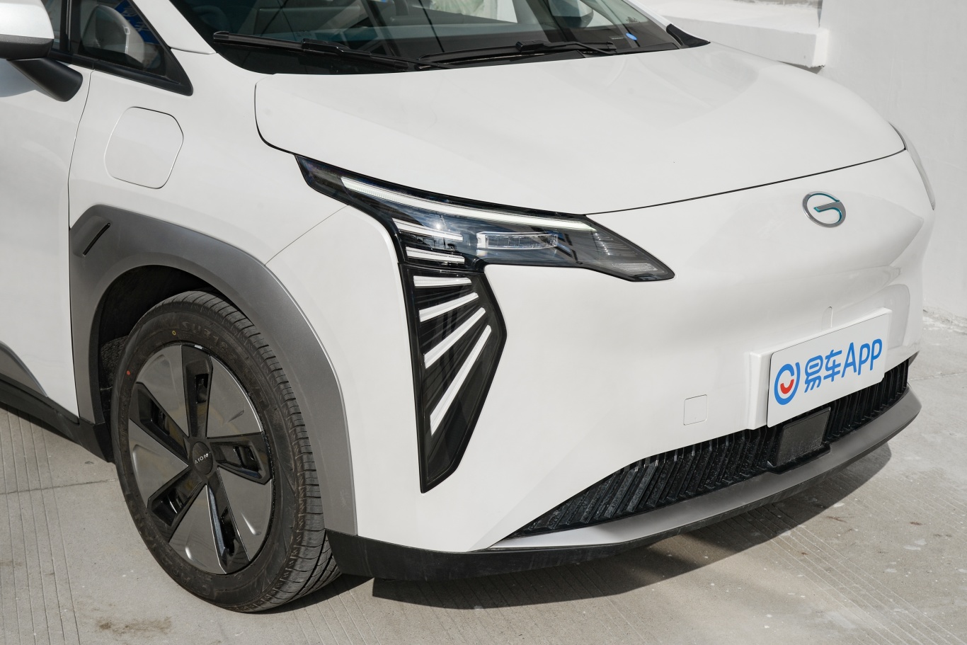 【AION YPlus 510km 510 乐享版 磷酸铁锂大灯侧45度俯拍图片-汽车图片大全】-易车