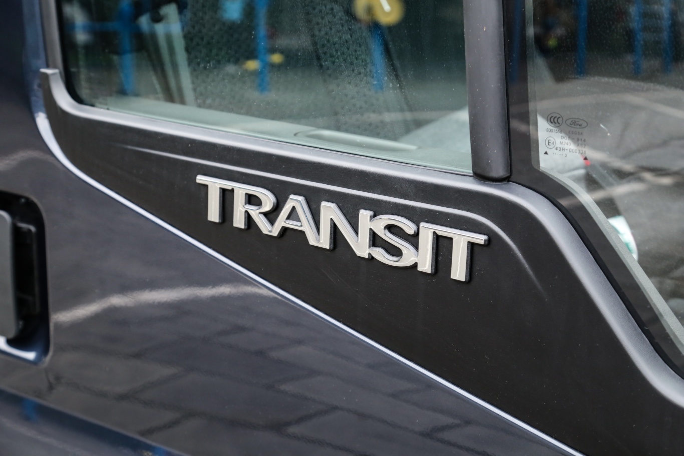 【新世代全顺Pro 2.2T AMT中轴高顶物流车 7座外观细节图片-汽车图片大全】-易车