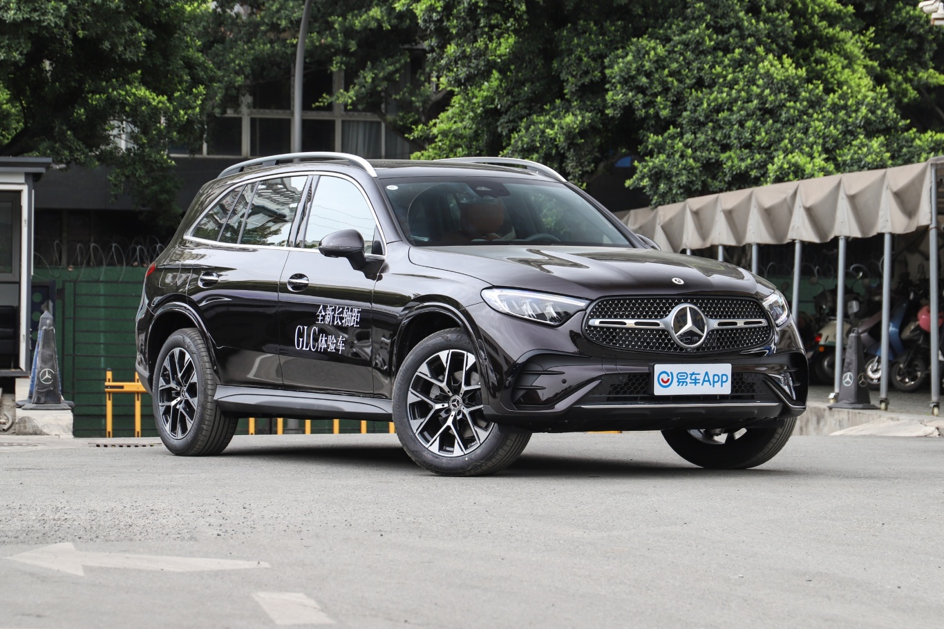 【奔驰GLCGLC 260 L 4MATIC 动感型 5座侧前45度车头向右水平图片-汽车图片大全】-易车