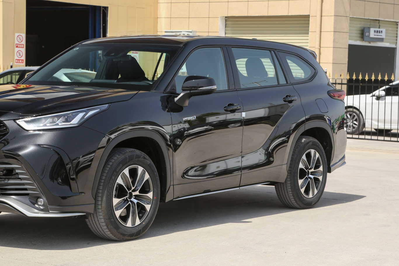 【皇冠陆放HEV 2.5L 四驱精英版 7座外观图片-汽车图片大全】-易车