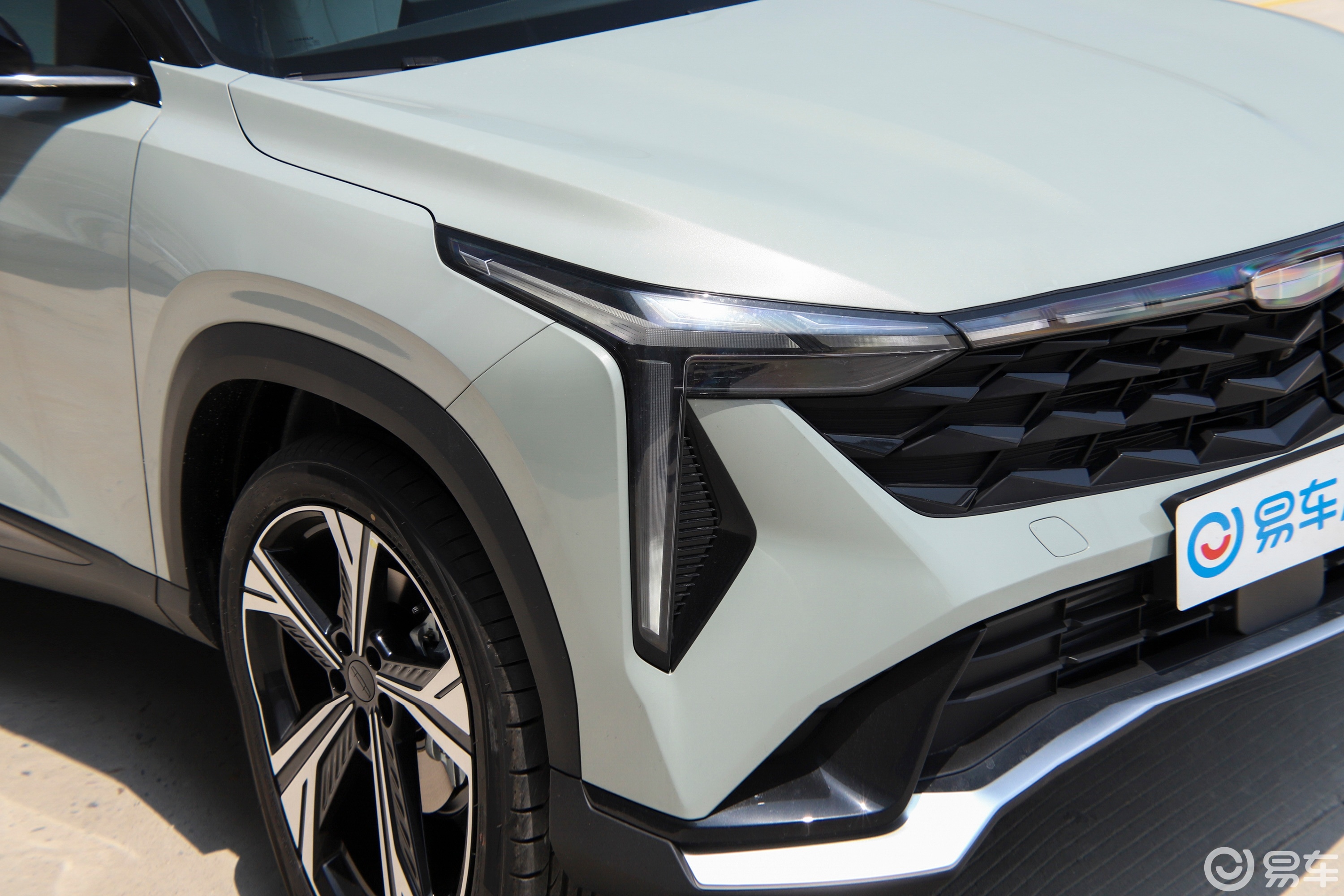 【博越博越COOL 1.5T 智尊型大灯侧45度俯拍图片-汽车图片大全】-易车