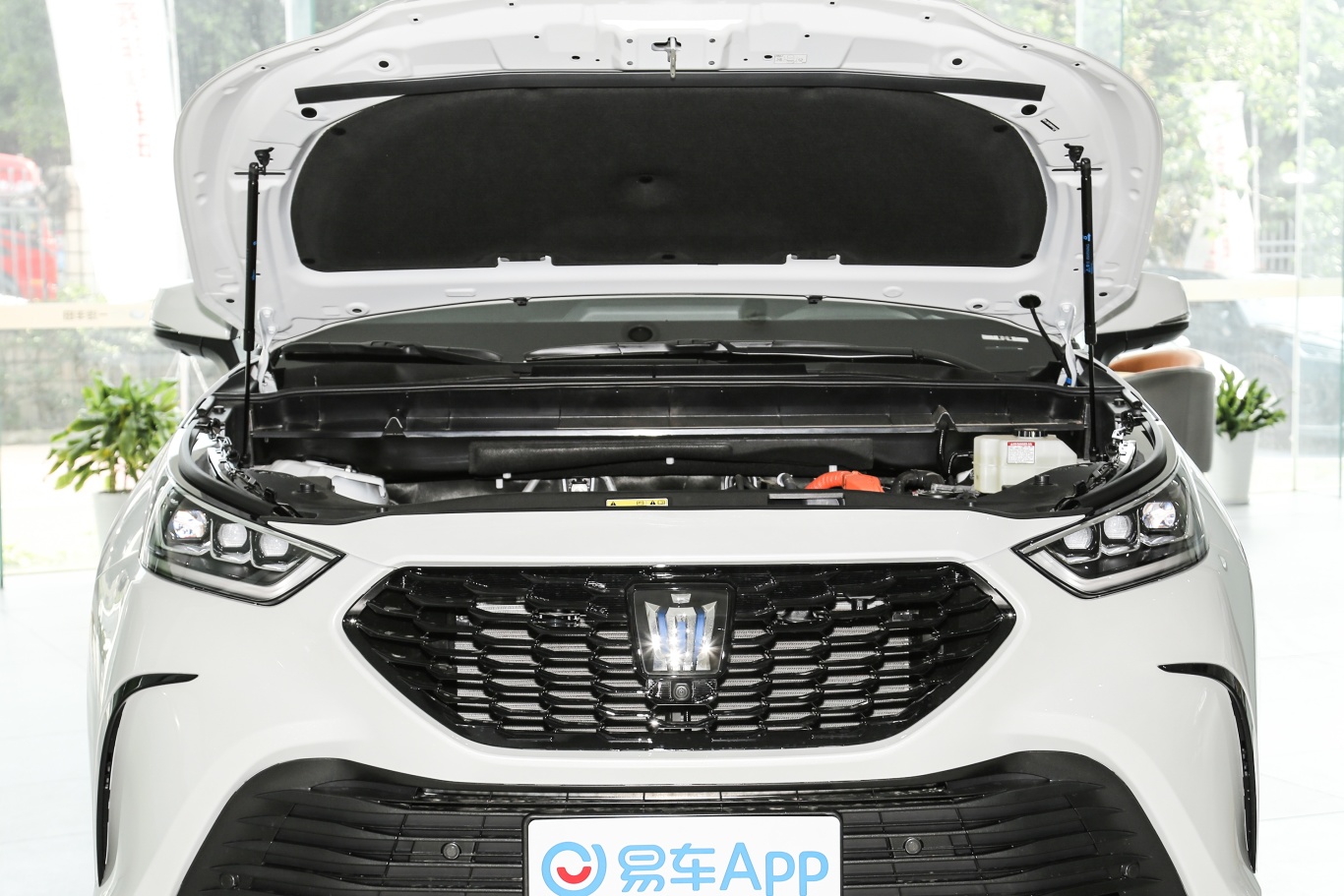 【皇冠陆放HEV 2.5L 四驱尊贵版 7座发动机舱整体图片-汽车图片大全】-易车