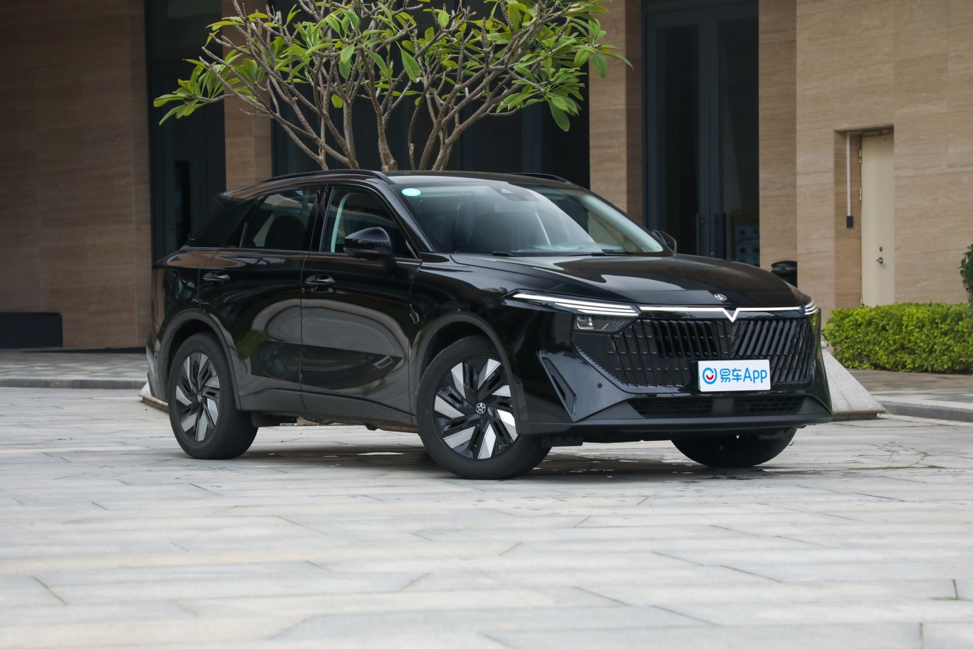 【启辰大V DD-i超混动1.5T 110km iT版侧前45度车头向右水平图片-汽车图片大全】-易车