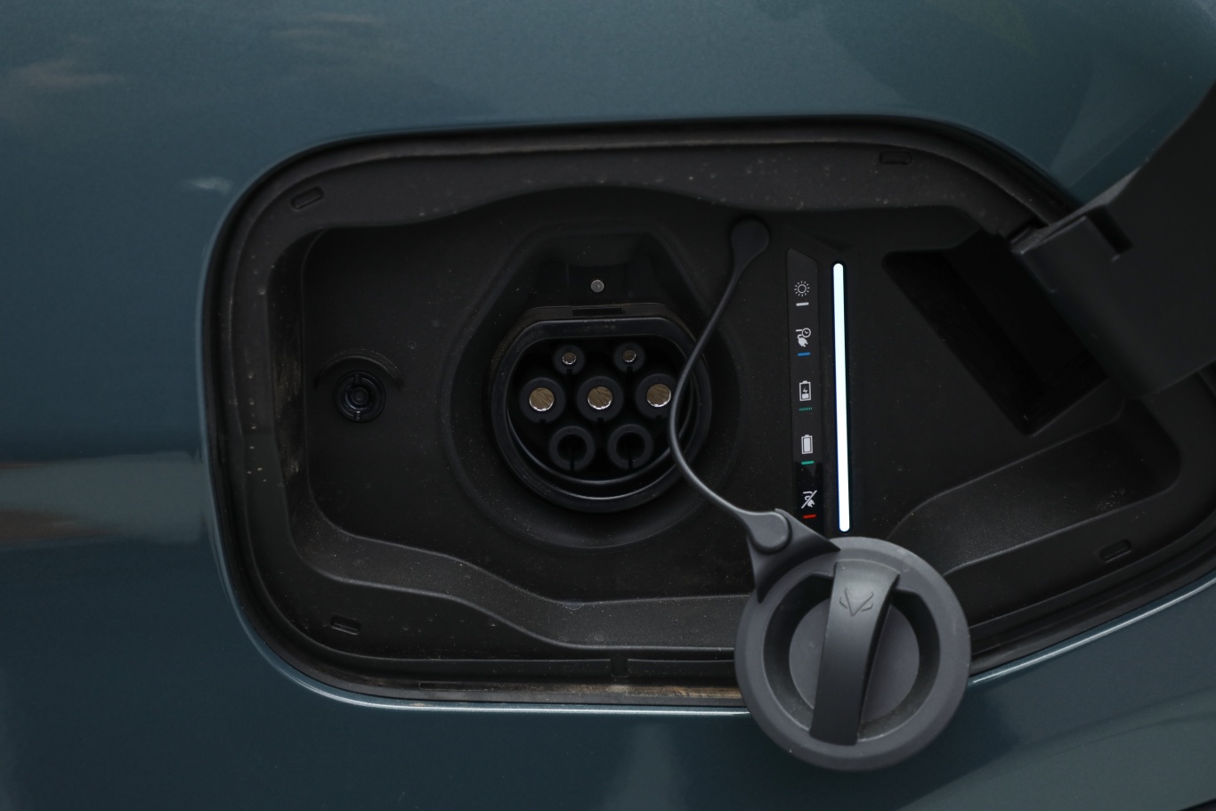 【极狐 阿尔法T森林版 688E+ 电机160kW慢充充电口图片-汽车图片大全】-易车