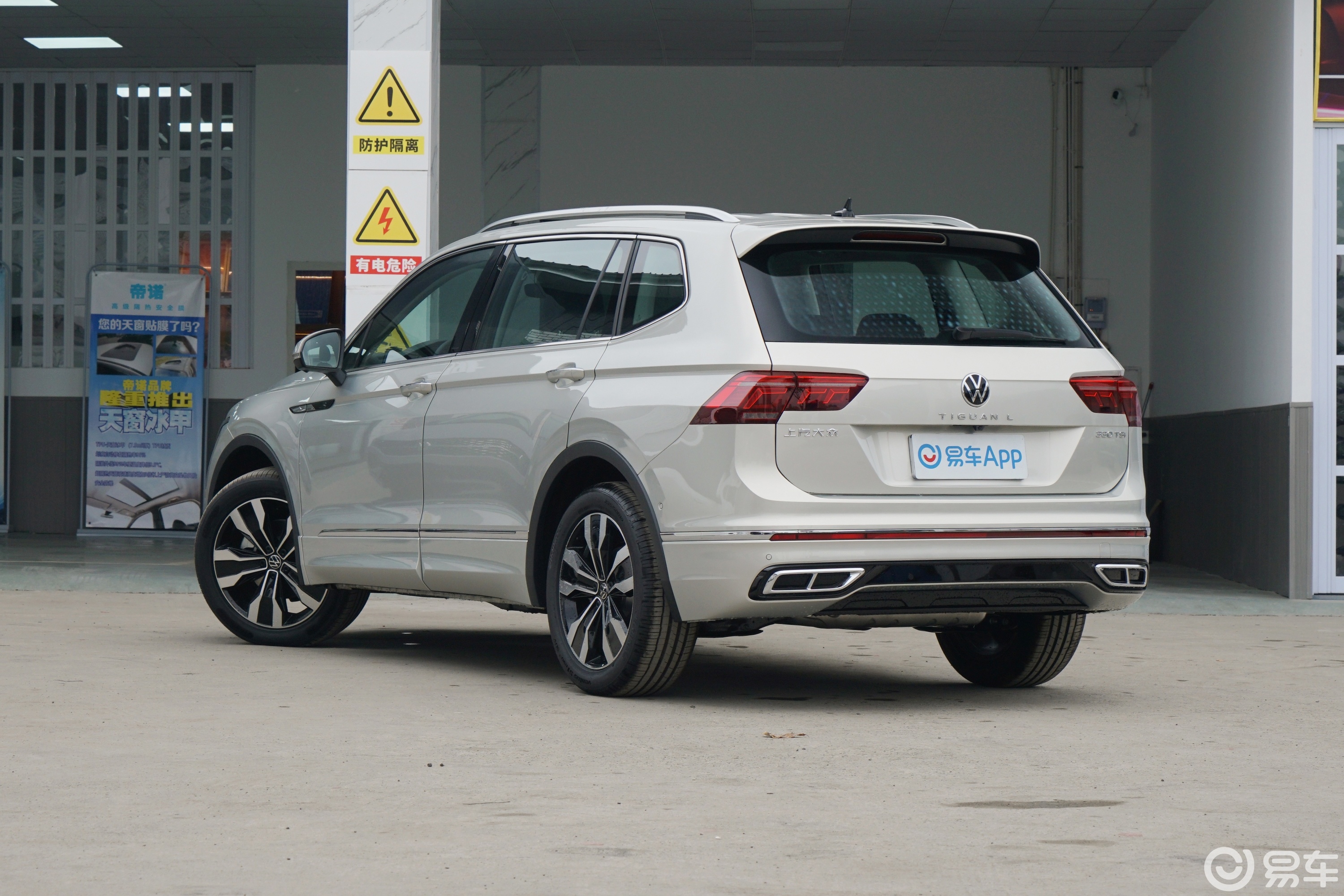 【途观L改款 330TSI 两驱R-Line越享版 5座侧后45度车头向左水平图片-汽车图片大全】-易车