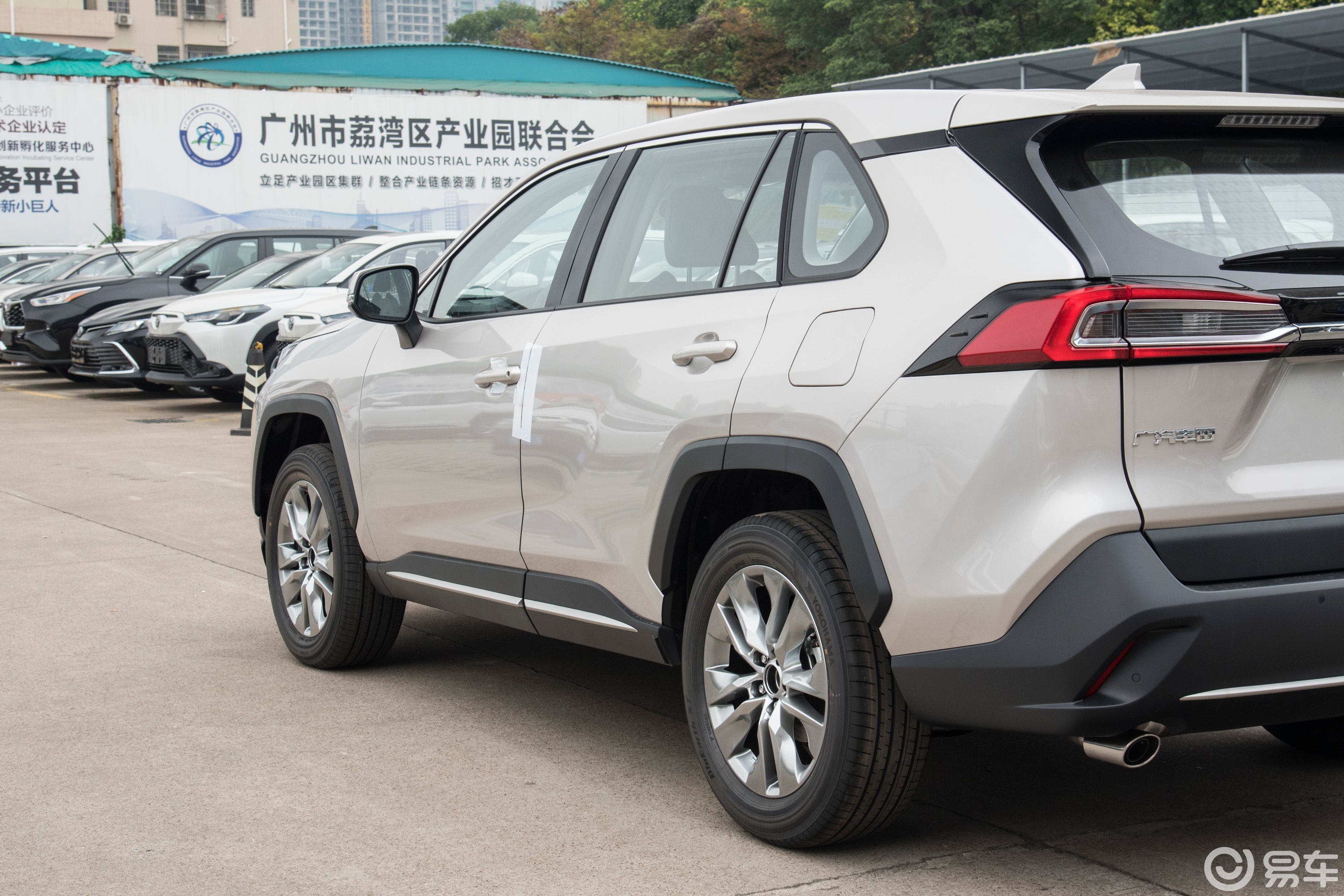 【威兰达2.0L 两驱都市版外观图片-汽车图片大全】-易车