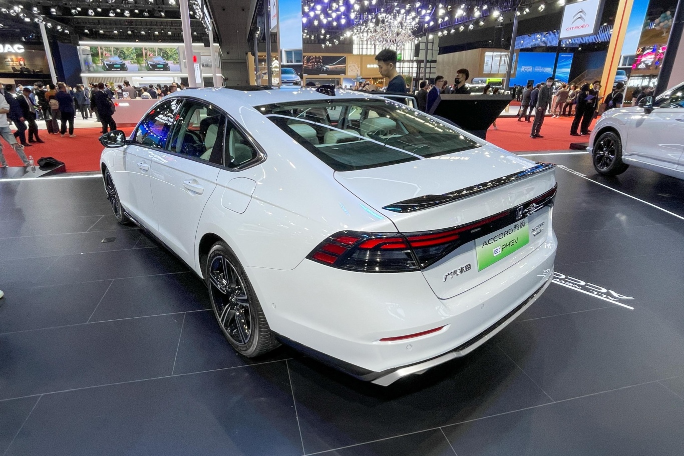 【雅阁 e:PHEV2.0L 82km 旗舰版图片-汽车图片大全】-易车