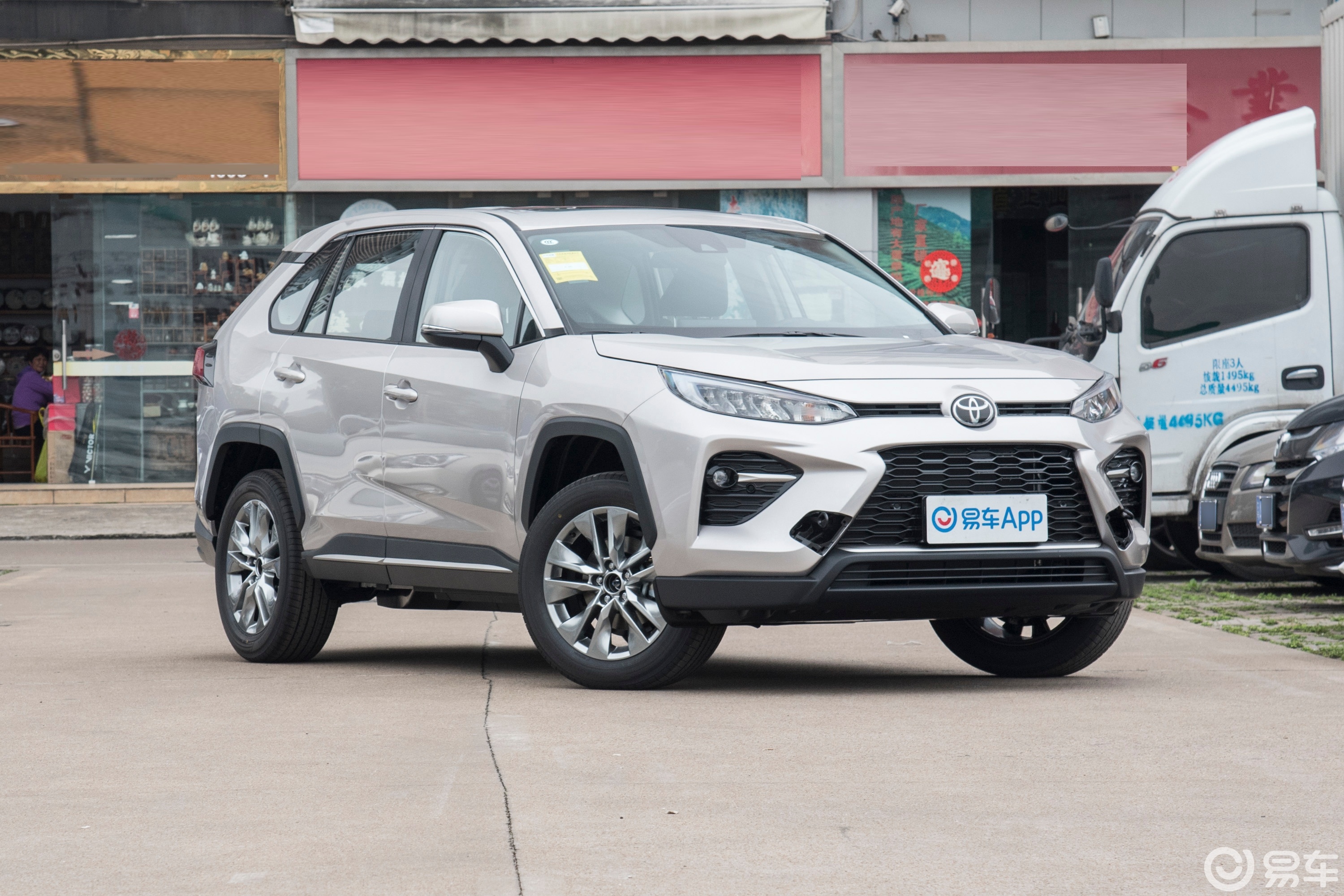 【威兰达2.0L 两驱都市版侧前45度车头向右水平图片-汽车图片大全】-易车