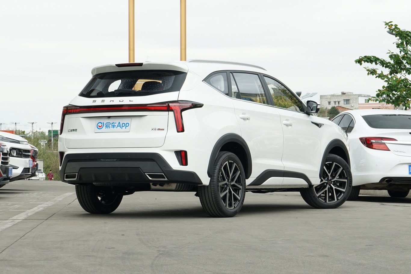 【思皓X8 PLUS1.5T 双离合智尚版 7座侧后45度车头向右水平图片-汽车图片大全】-易车