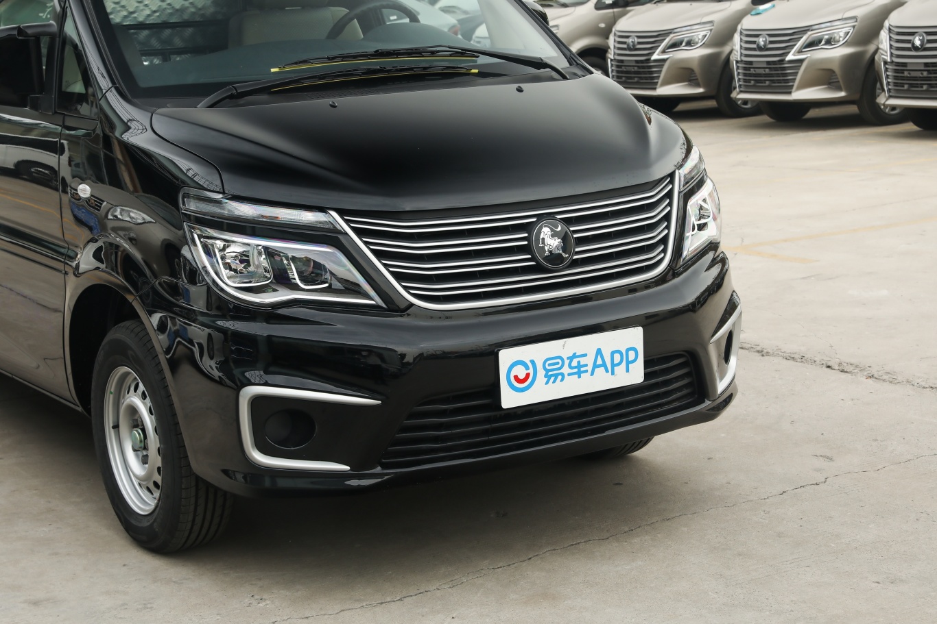 【菱智V3 1.6L 基本型 2座前格栅侧俯拍图片-汽车图片大全】-易车