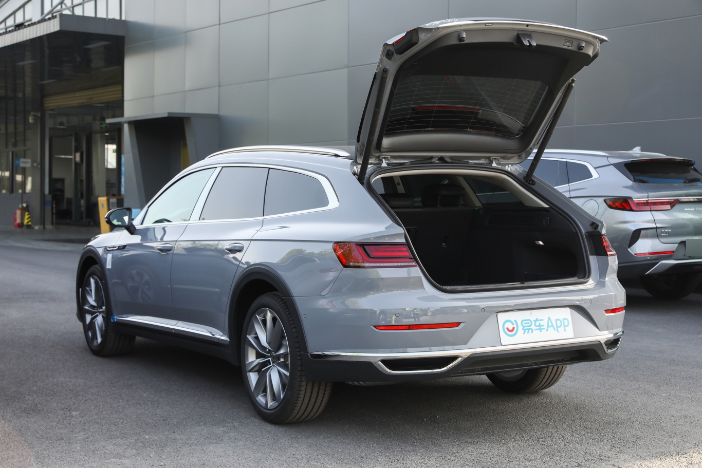 【一汽-大众CC猎装车 380TSI 猎风版后备厢开启45度侧拍图片-汽车图片大全】-易车