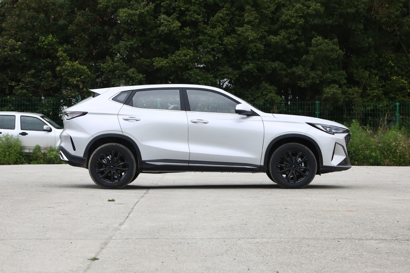 【长安欧尚X5 PLUS改款 1.5T 卓越型正侧车头向右水平图片-汽车图片大全】-易车