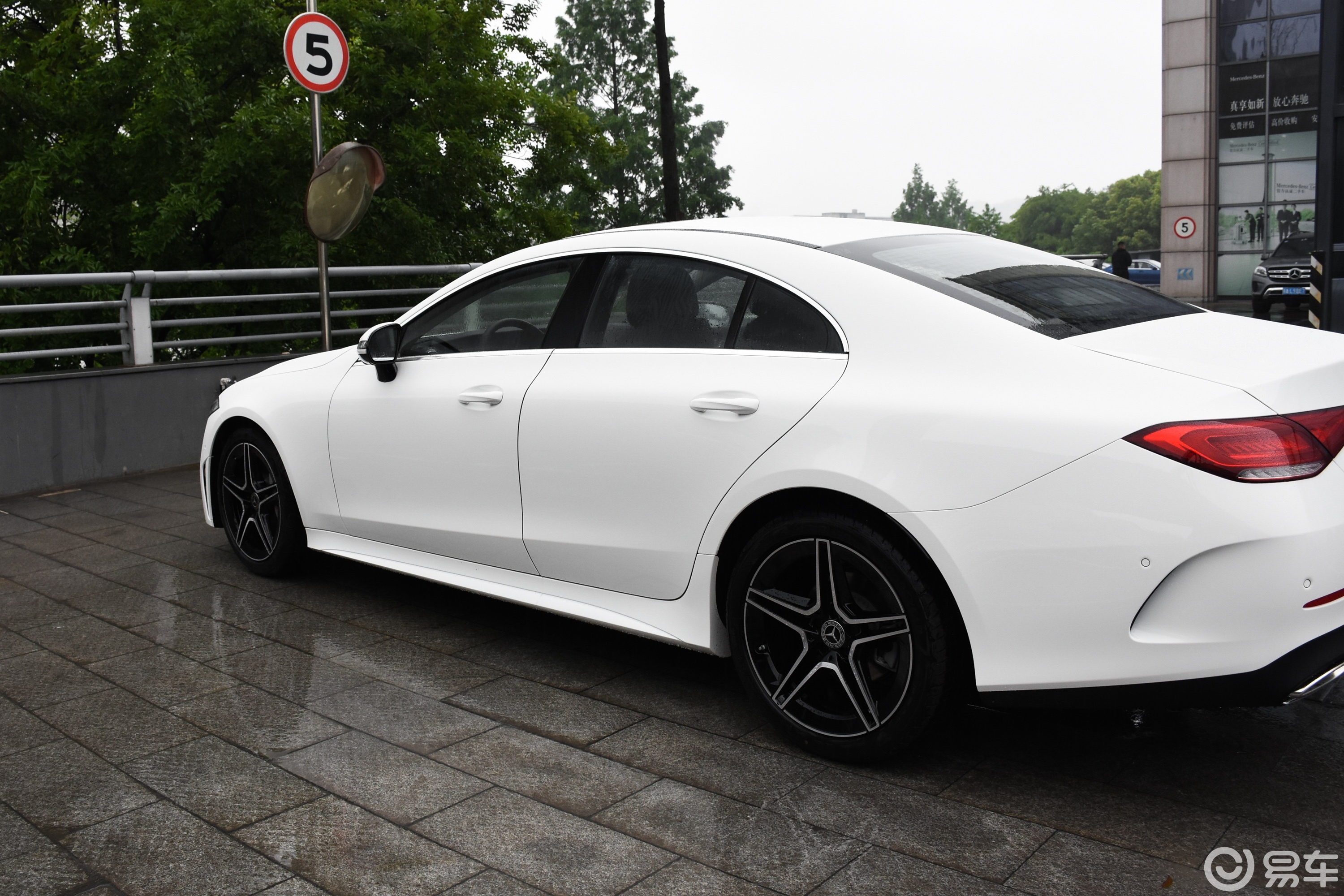 【奔驰CLS级改款 CLS 300 动感型外观细节图片-汽车图片大全】-易车