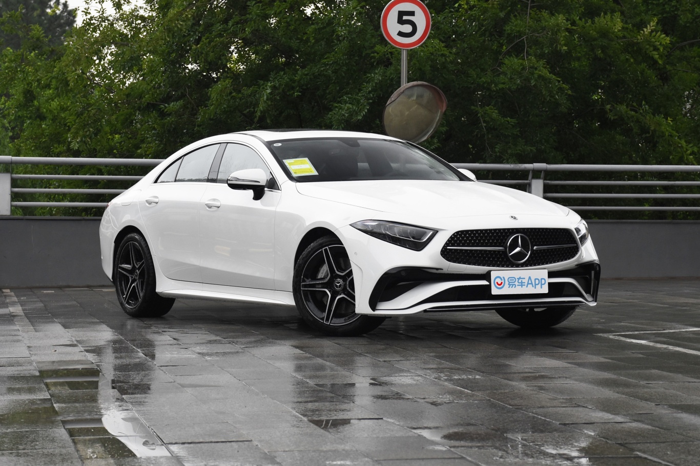 【奔驰CLS改款 CLS 300 动感型侧前45度车头向右水平图片-汽车图片大全】-易车
