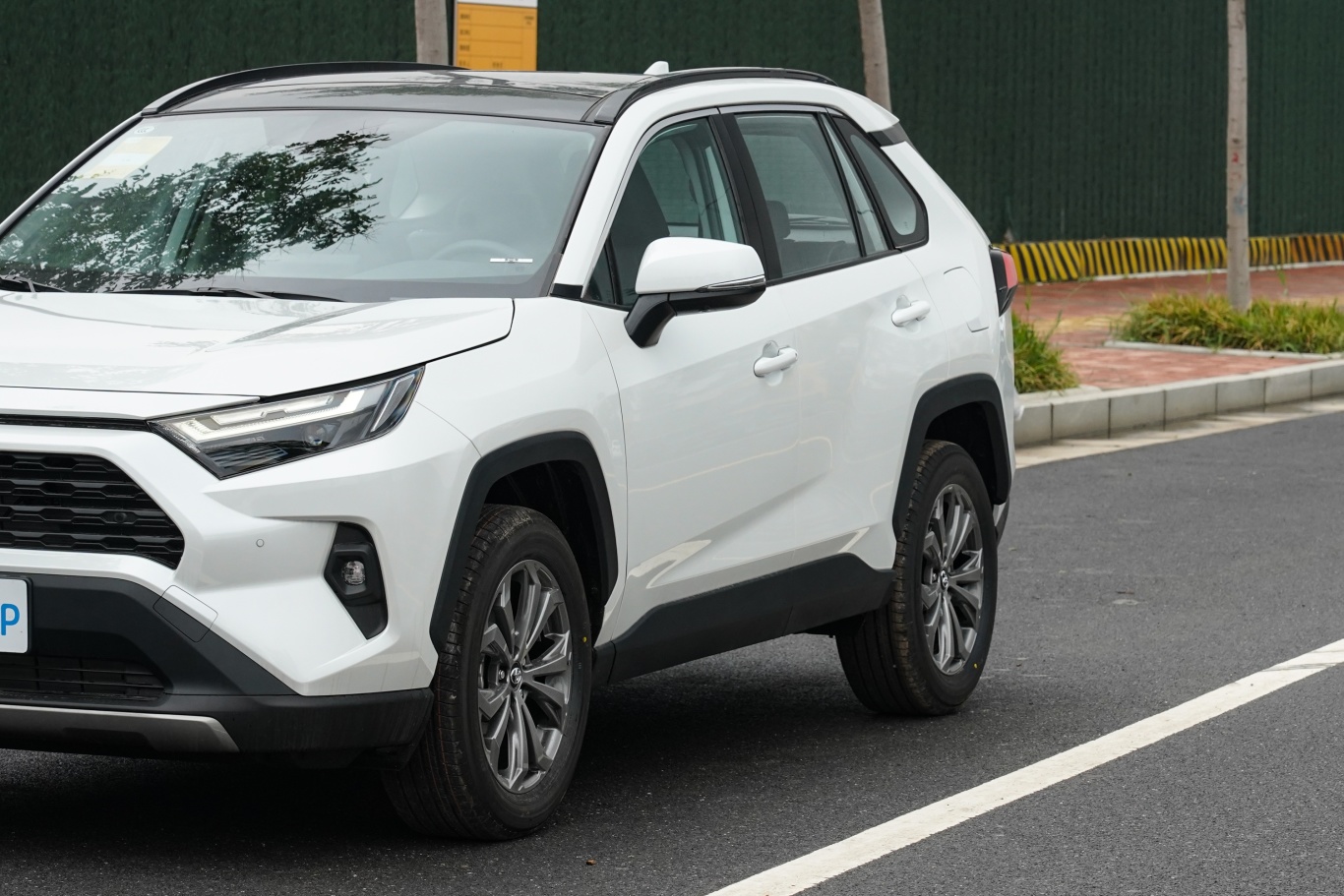 【RAV4荣放2.0L 两驱风尚PLUS版外观细节图片-汽车图片大全】-易车