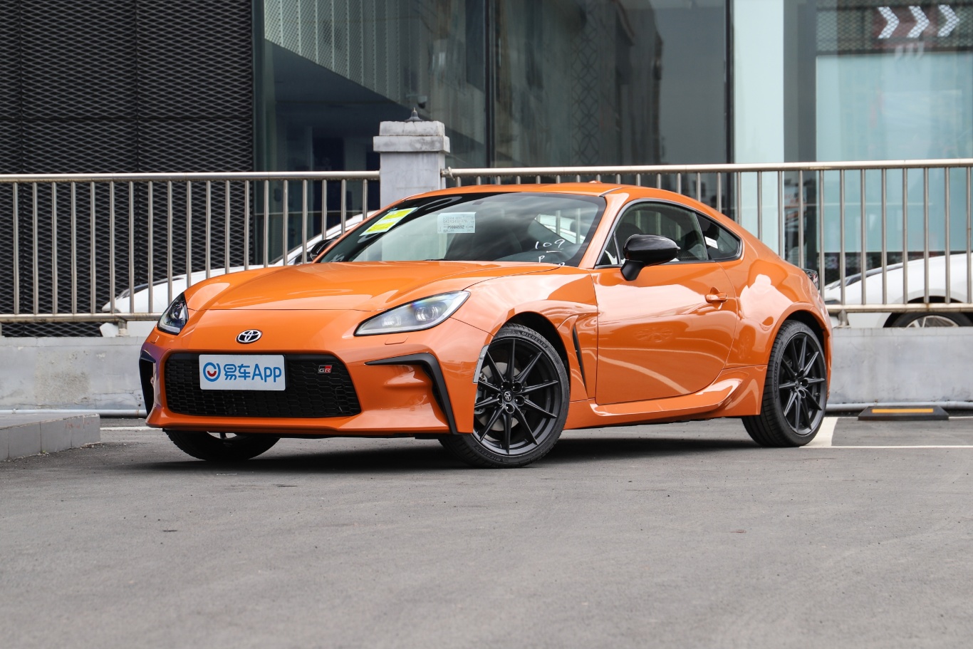 【丰田86GR 86 2.4L 十周年纪念版侧前45度车头向左水平图片-汽车图片大全】-易车