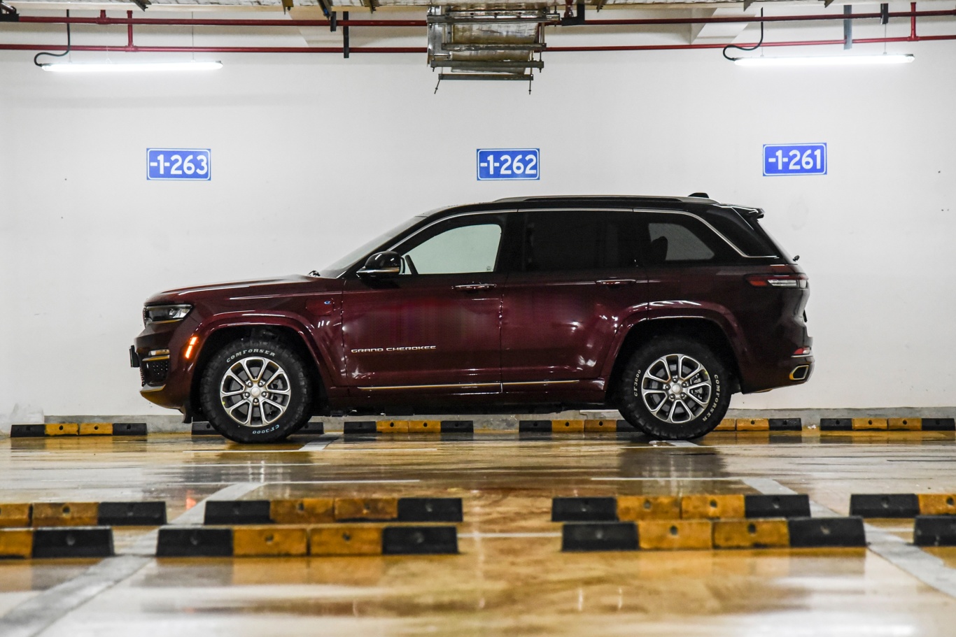 【大切诺基4xe2.0T 47km 巅峰版正侧车头向左水平图片-汽车图片大全】-易车