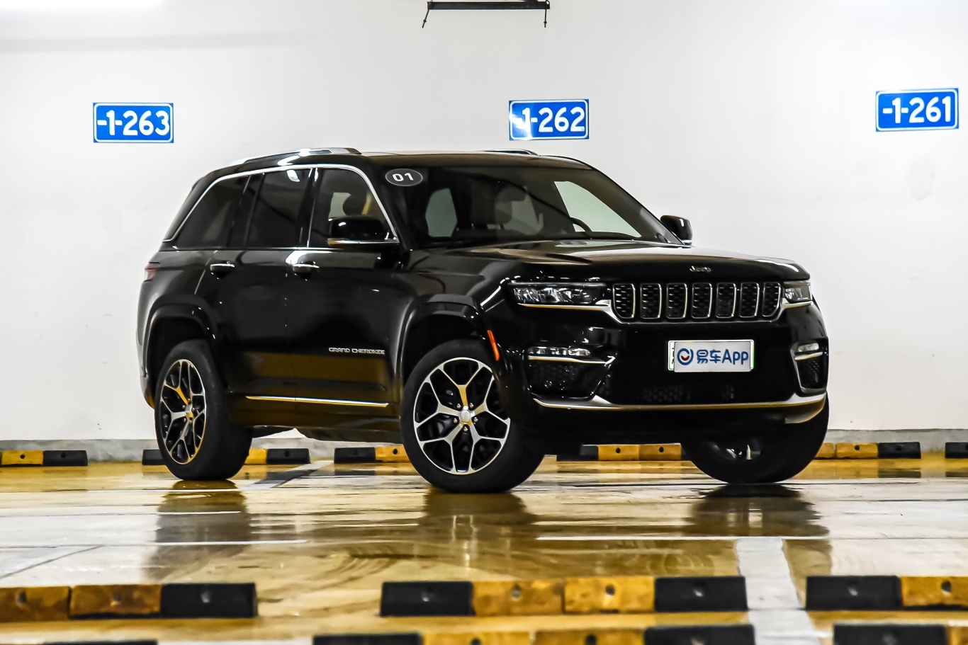 【大切诺基4xe2.0T 47km 巅峰版侧前45度车头向右水平图片-汽车图片大全】-易车