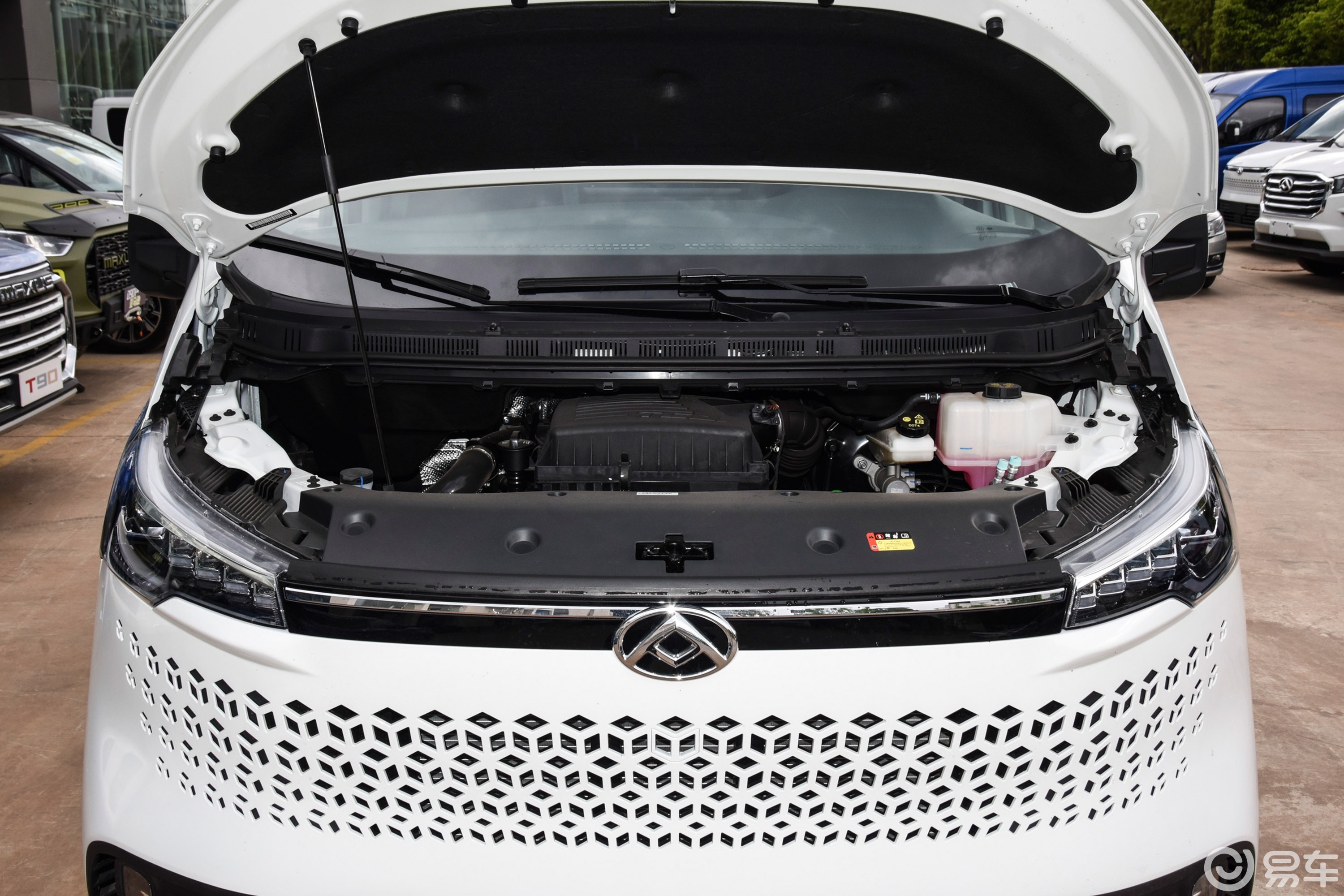 【新途V702.0T 手动长轴低顶精英版93kW 6/7座发动机舱整体图片-汽车图片大全】-易车