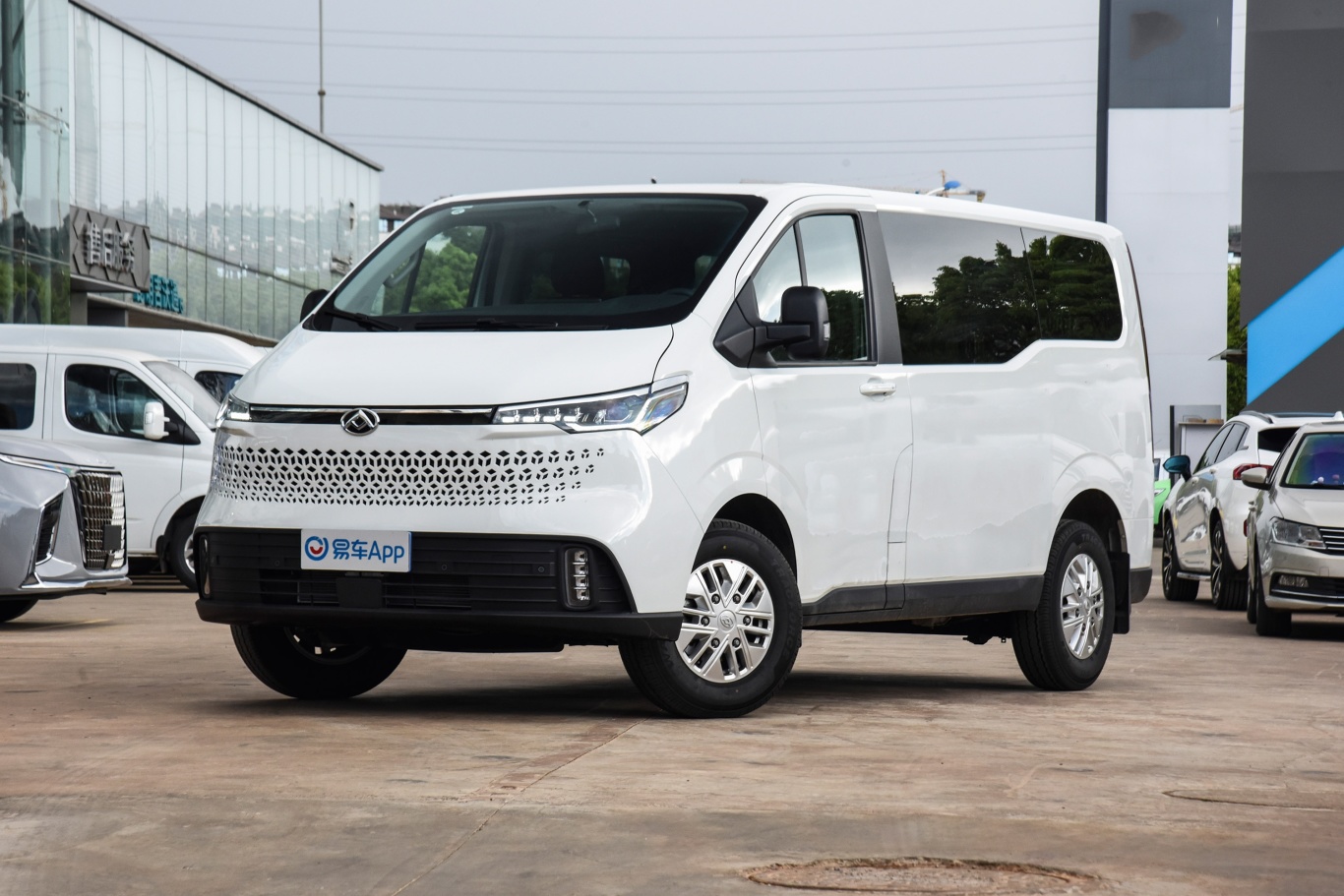 【新途V702.0T 手动长轴低顶精英版93kW 6/7座侧前45度车头向左水平图片-汽车图片大全】-易车