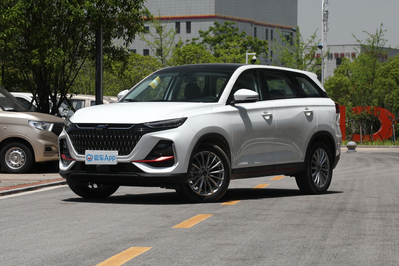 【长安欧尚X7 PLUS畅享版 1.5T 手动家悦型 5座侧前45度车头向左水平图片-汽车图片大全】-易车