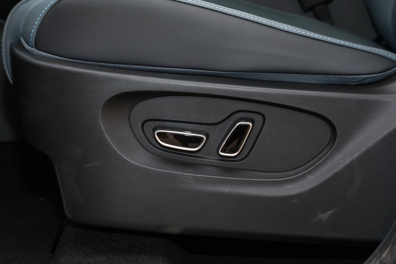 【AION YPlus 510km 510 科技版 磷酸铁锂主驾座椅调节图片-汽车图片大全】-易车