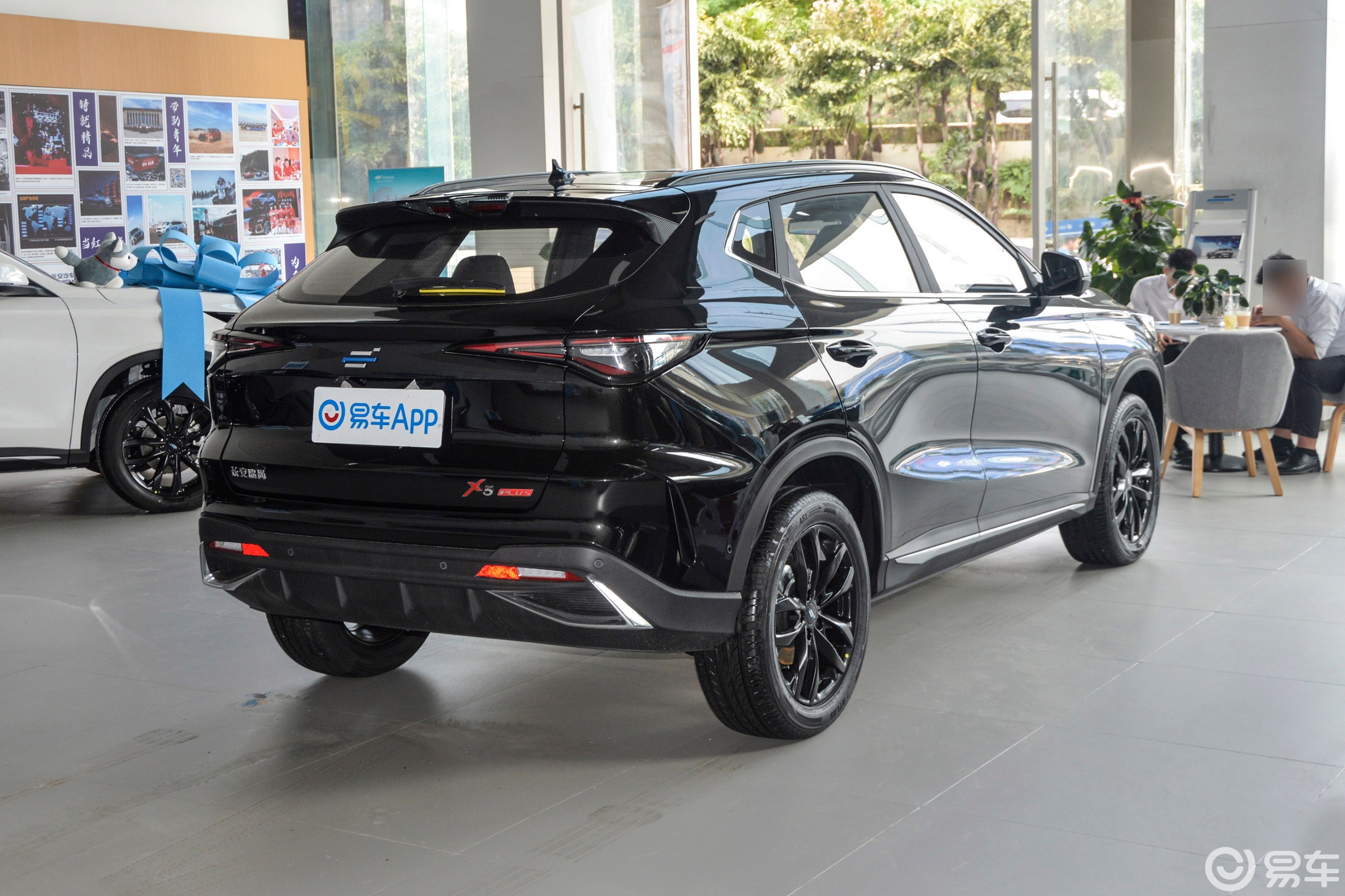 【长安欧尚X5 PLUS改款 1.5T 智趣AI版侧后45度车头向右水平图片-汽车图片大全】-易车