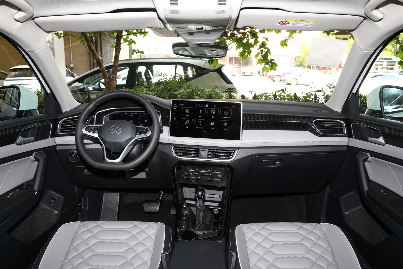 【探岳300TSI 两驱豪华Plus进阶版内饰全景正拍图片-汽车图片大全】-易车