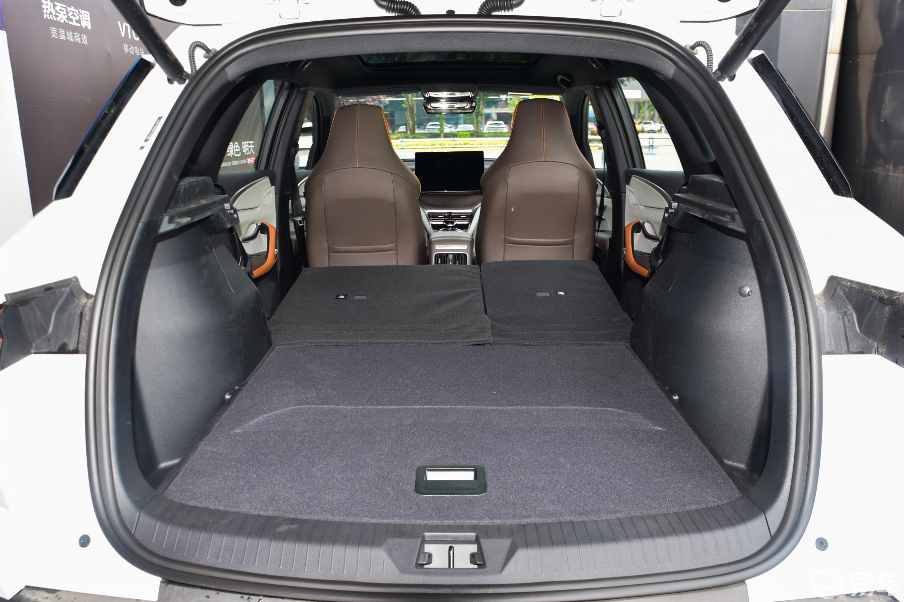 【宋Pro新能源DM-i 冠军版 1.5L 110km 卓越型两排全部放倒图片-汽车图片大全】-易车