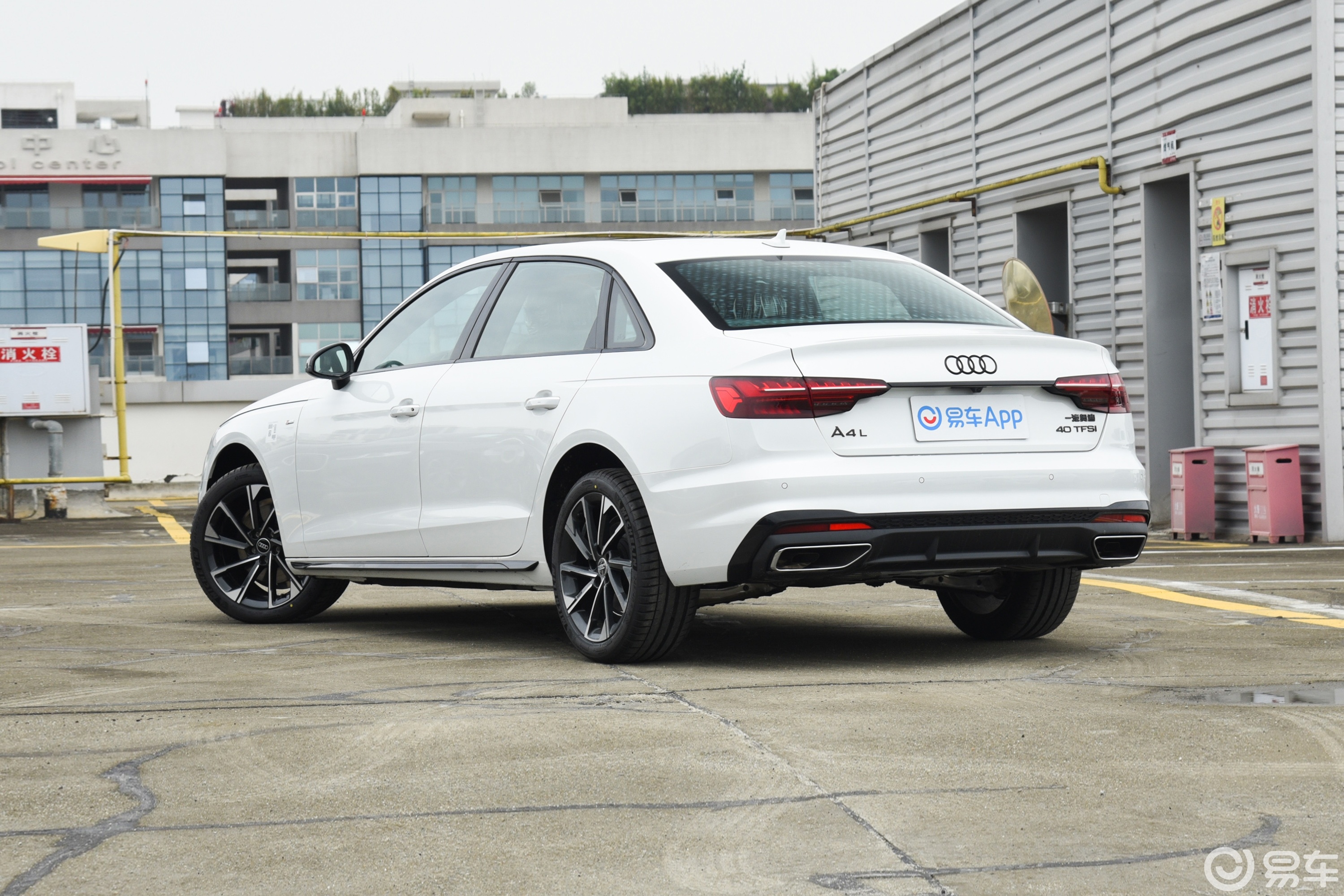 【奥迪A4L40 TFSI 豪华动感型侧后45度车头向左水平图片-汽车图片大全】-易车