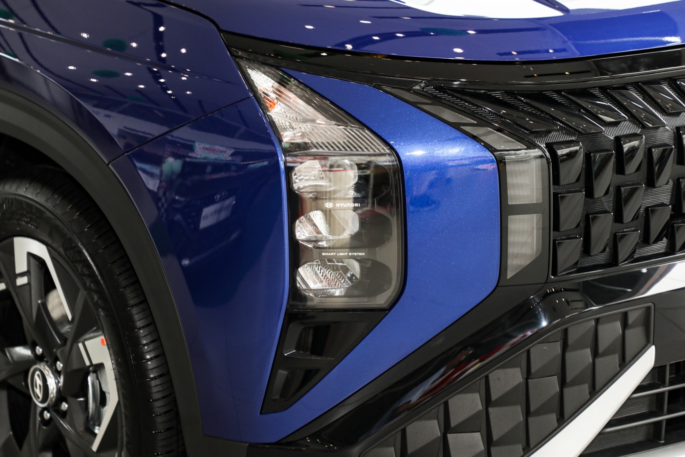 【现代ix35沐飒 2.0L LUX尊贵版大灯侧45度俯拍图片-汽车图片大全】-易车