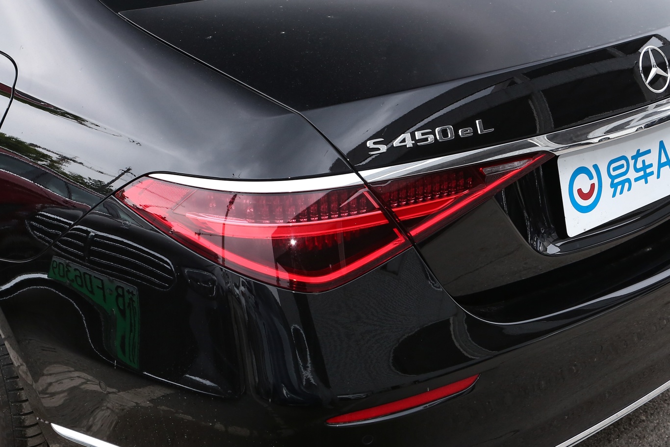 【奔驰S级 插电混动S 450 e L尾灯侧45度俯拍图片-汽车图片大全】-易车