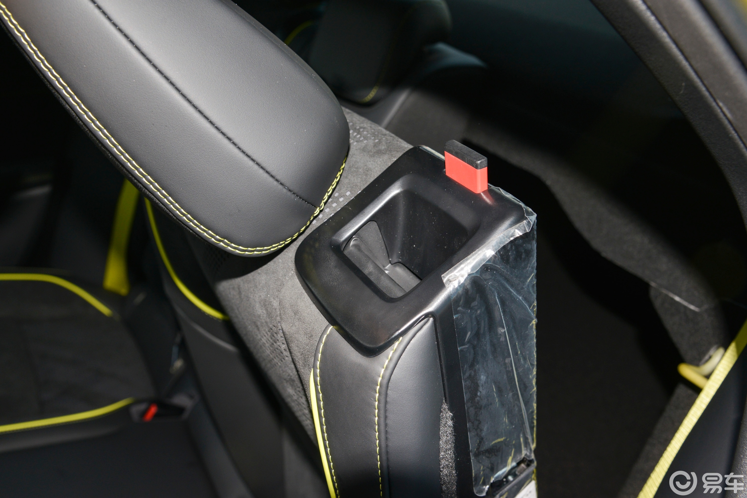 【领克0303+ 2.0T 自动四驱驭风版 5座后排功能图片-汽车图片大全】-易车