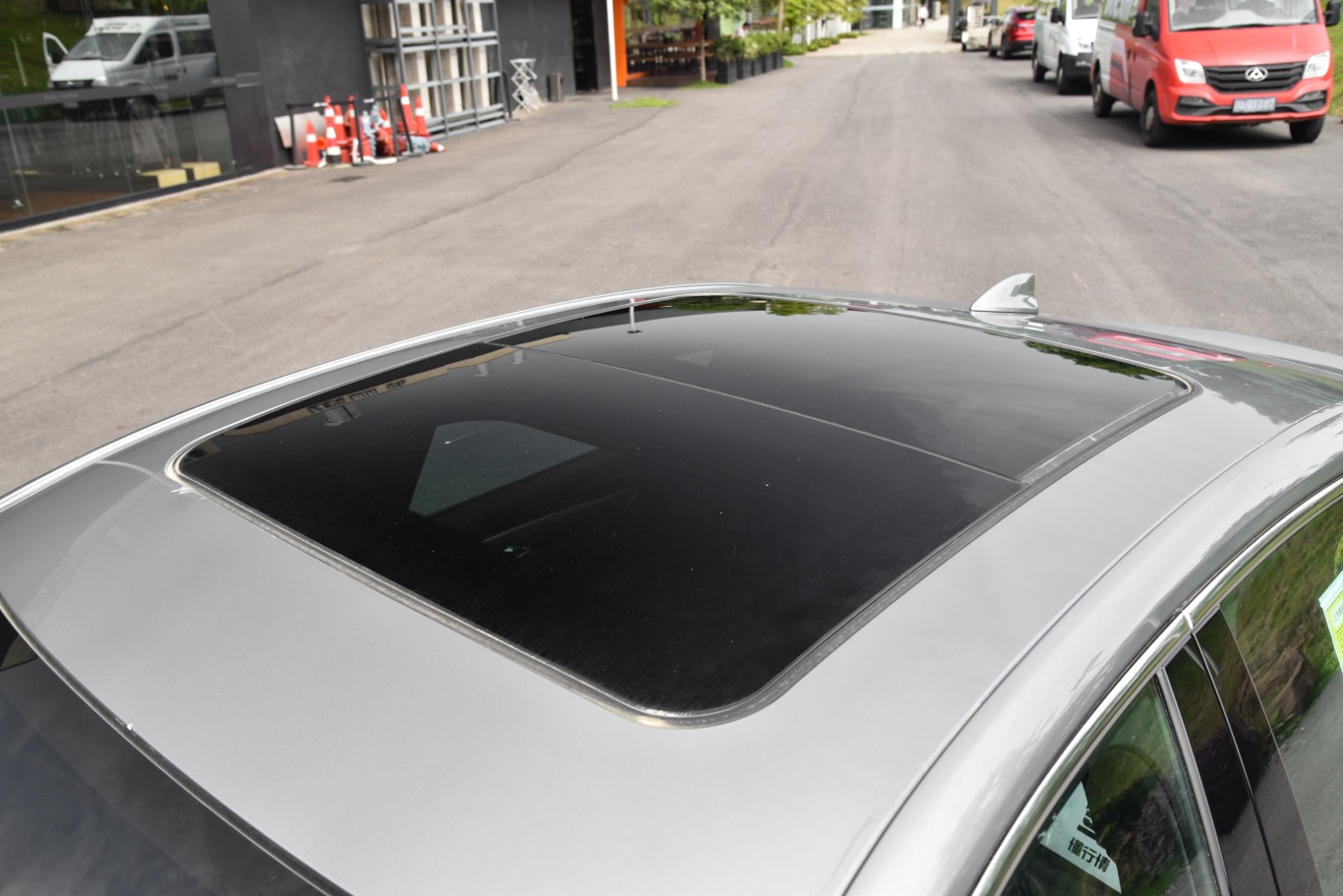 【凯迪拉克CT528T 豪华型(标准版)天窗图片-汽车图片大全】-易车