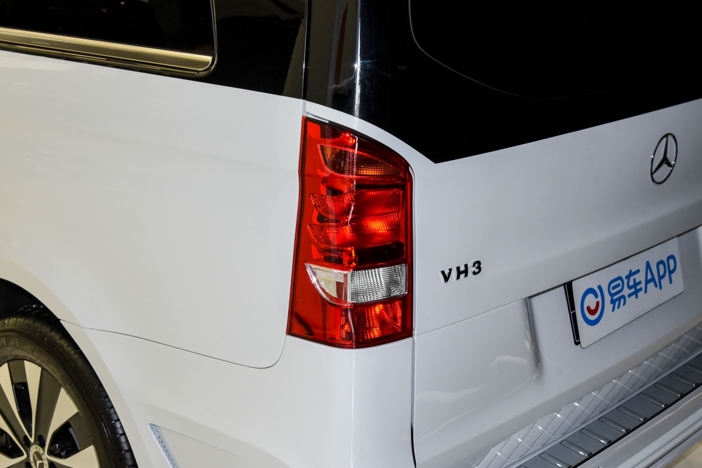 【克蒂巴赫系列2.0T VH3 7座尾灯侧45度俯拍图片-汽车图片大全】-易车