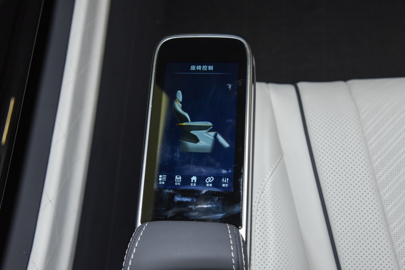 【克蒂巴赫系列2.0T VH3 7座后排空间图片-汽车图片大全】-易车