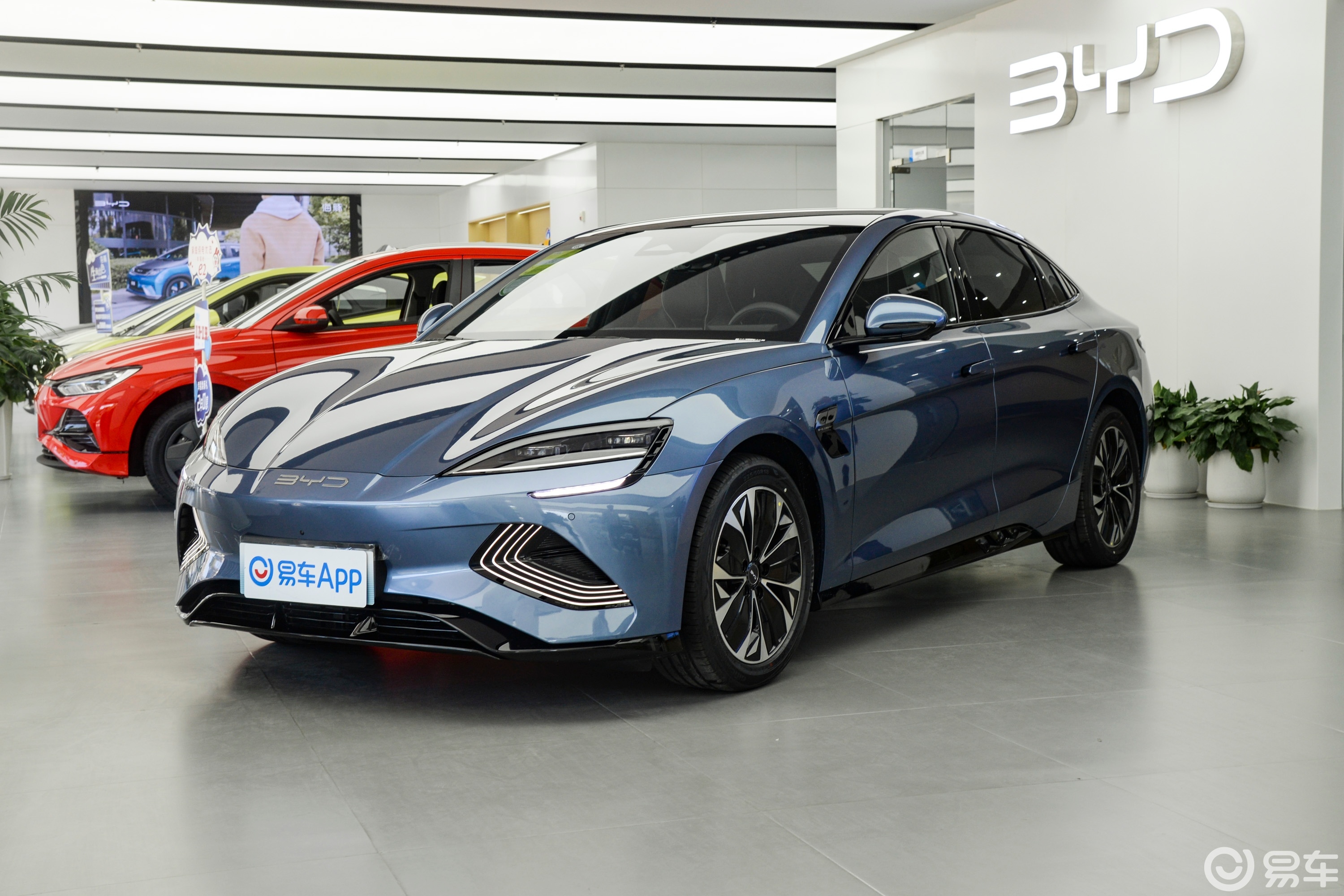 【海豹冠军版 EV 550km 后驱尊贵型侧前45度车头向左水平图片-汽车图片大全】-易车