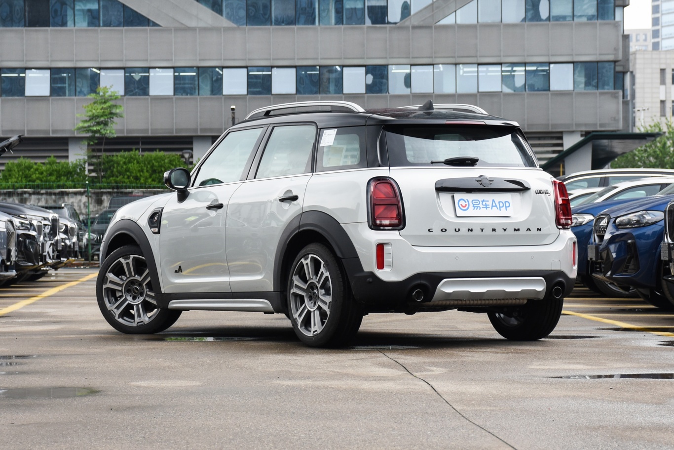 【MINI COUNTRYMAN改款二 2.0T COOPER S ALL4 鉴赏家侧后45度车头向左水平图片-汽车图片大全】-易车