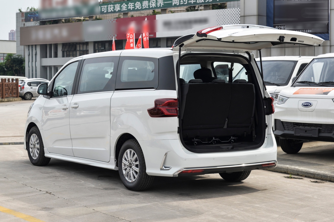 【大通G20改款 ES 2.0T 手动超值版 9座 柴油后备厢开启45度侧拍图片-汽车图片大全】-易车